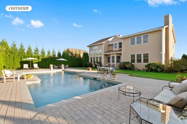 Southampton Terrace Houses for Rent with High Ceilings - Southampton, NY