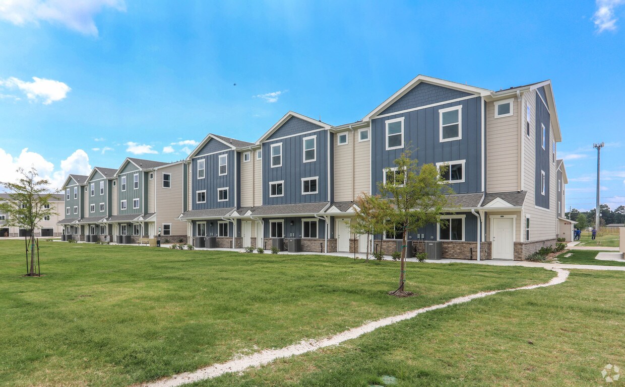 Bridgestone Crossing: 3-Story Payton V5 Apartments - Spring, TX ...