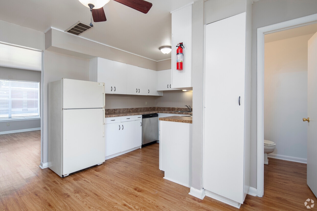 Granada Apartments & Townhomes - 1619 11Th St Se Decatur, AL 35601 ...