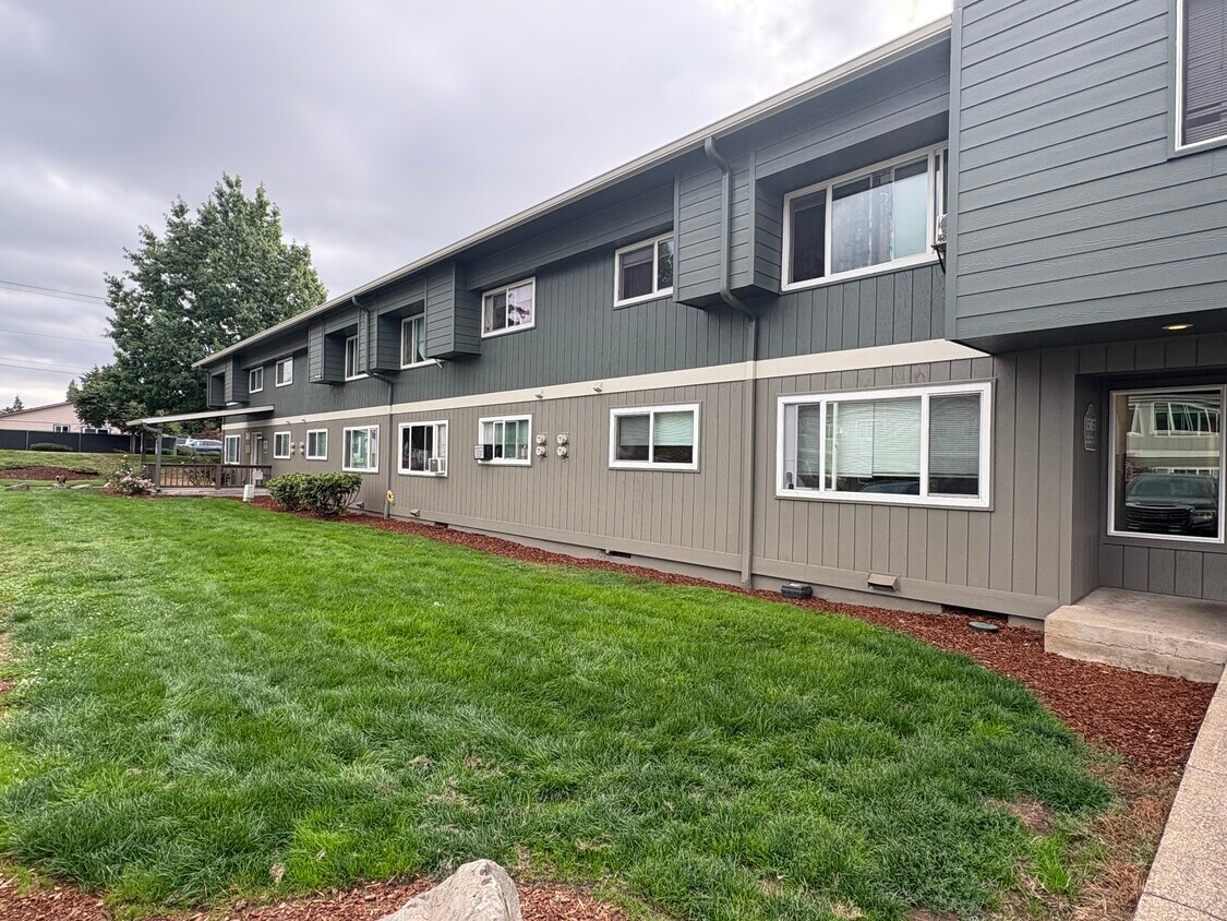 Crown Ridge Apartments - 1505-1545 Brush College Rd Nw Salem, OR 97304 ...