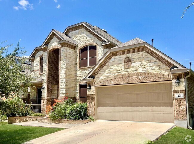 The Summit at Alamo Ranch Apartments for Rent with a Garage - San ...