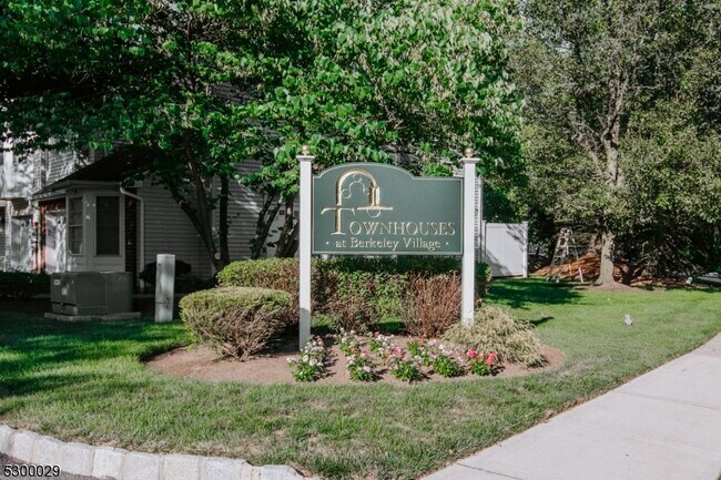 19 Helen Way, Berkeley Heights, NJ 07922 - Room for Rent in Berkeley ...
