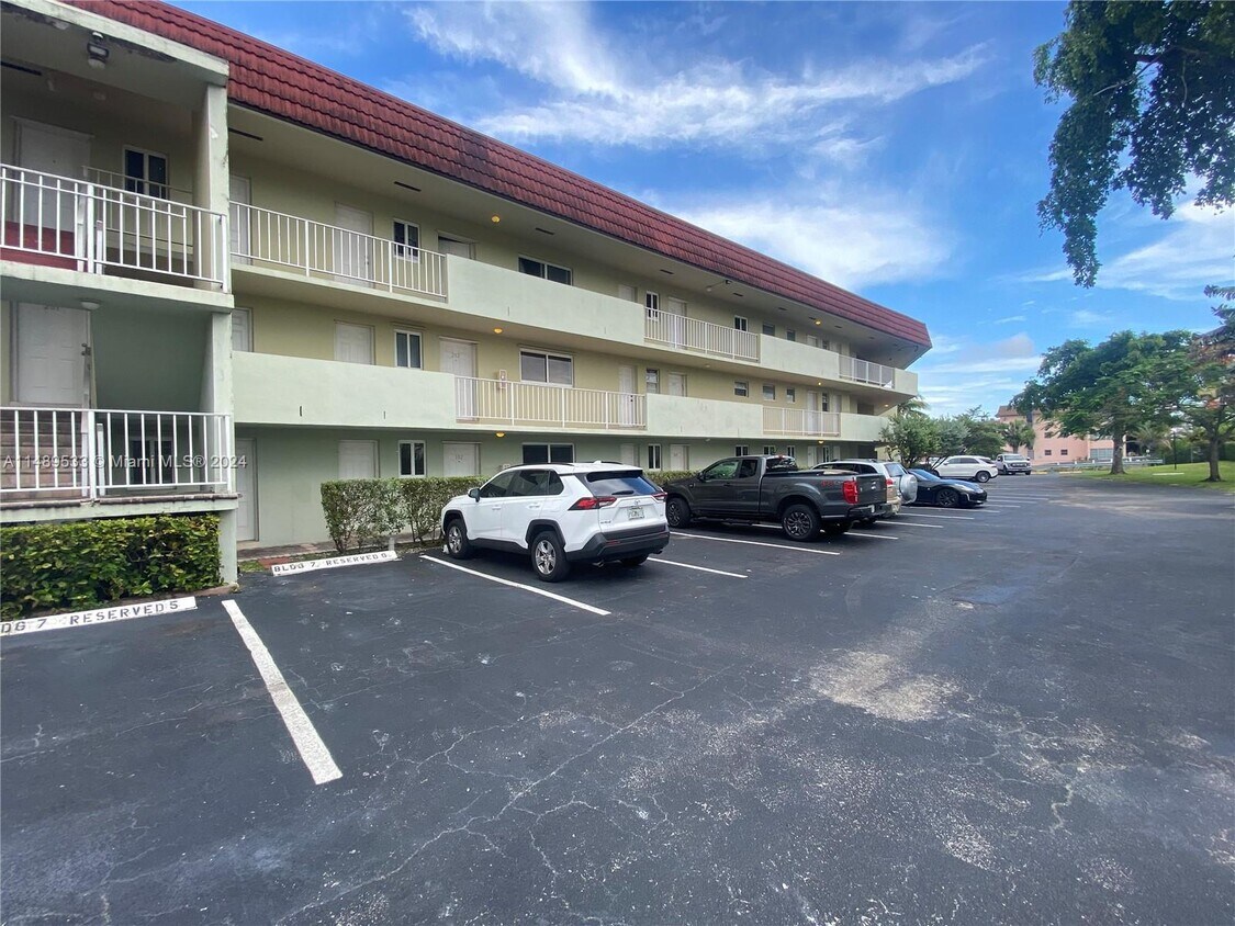 18901 NE 14th Ave Unit 102, Miami, FL 33179 - Condo for Rent in Miami ...