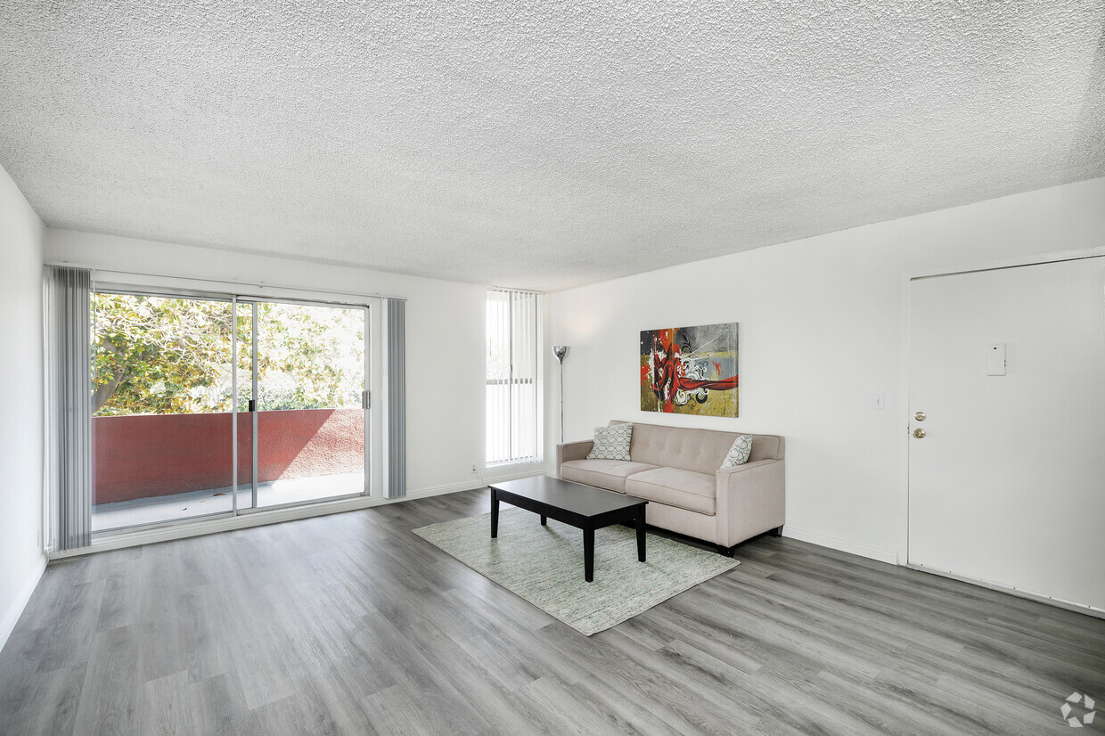 1204 W Adams Blvd