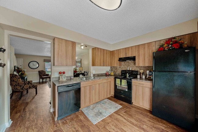 Loch Rane at Orange Park Apartments for Rent with a Walk-In Closet ...