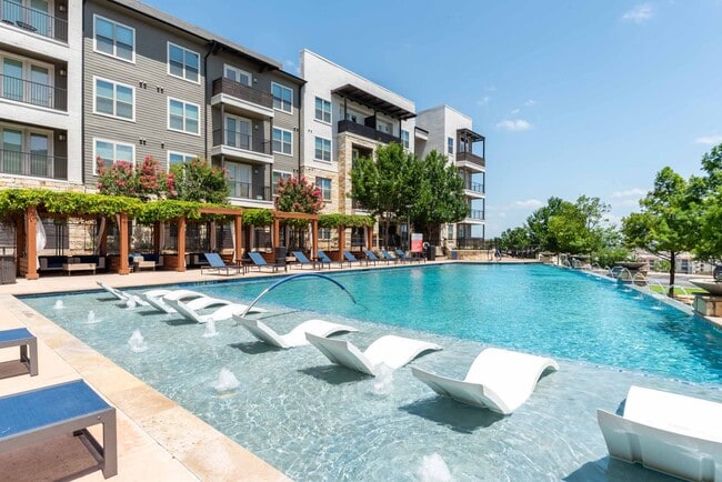 New The Rim Apartments for Rent with a Walk-In Closet - San Antonio, TX ...