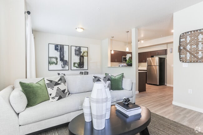 Arbor Lakes Apartments for Rent with a Walk-In Closet - Portland, OR ...