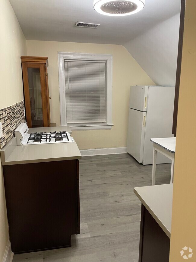 Negley Place Apartments for Rent with a Walk-In Closet - Pittsburgh, PA ...