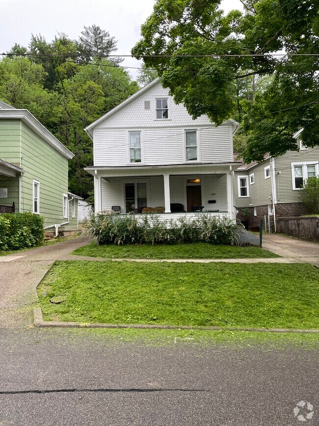 Houses for Rent with High Ceilings in Stewart OH