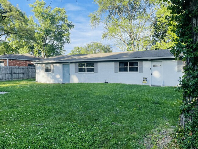 10853 Bellefontaine St, Indianapolis, IN 46280 - House Rental in ...