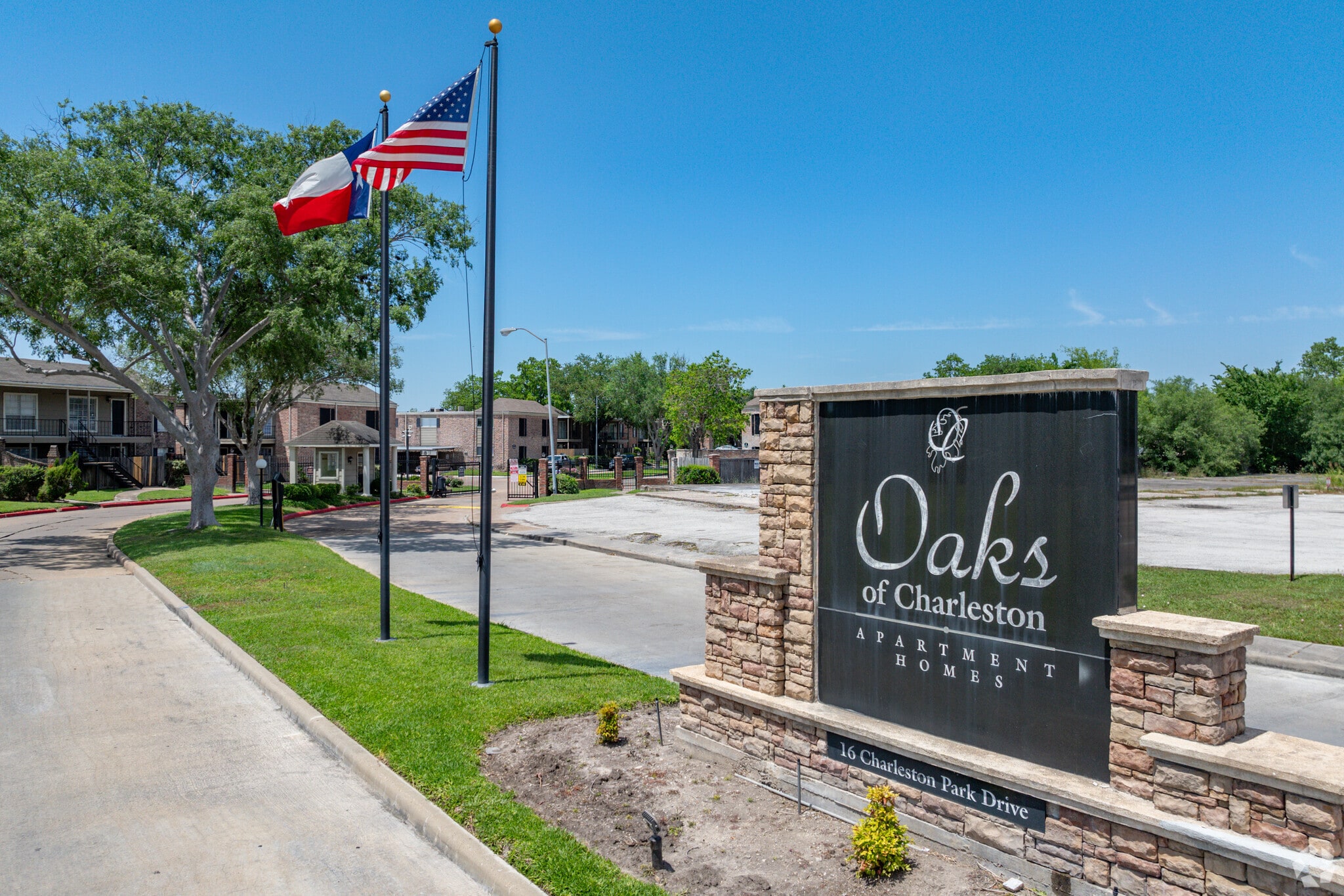 Oaks of Charleston - 16 Charleston Park Dr Houston, TX 77025 ...