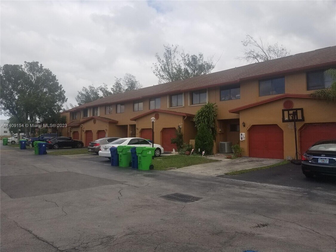 2832 NW 80th Ave, Sunrise, FL 33322 - Townhome Rentals in Sunrise FL ...