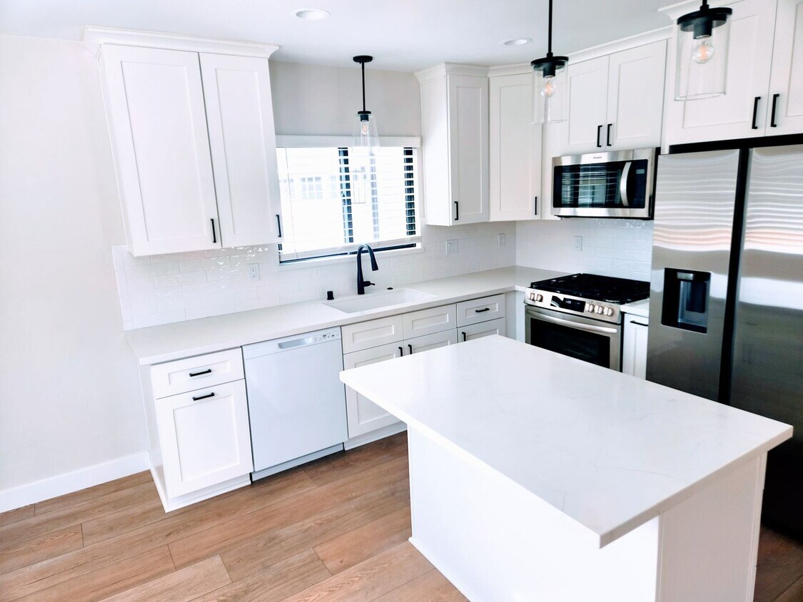 3040 Rockview Pl Unit 3040 Rockview, San Luis Obispo, CA 93401 - Room ...