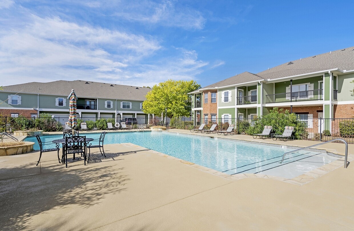 Reflections of Island Park Apartments - 2600 Celebration Cove ...