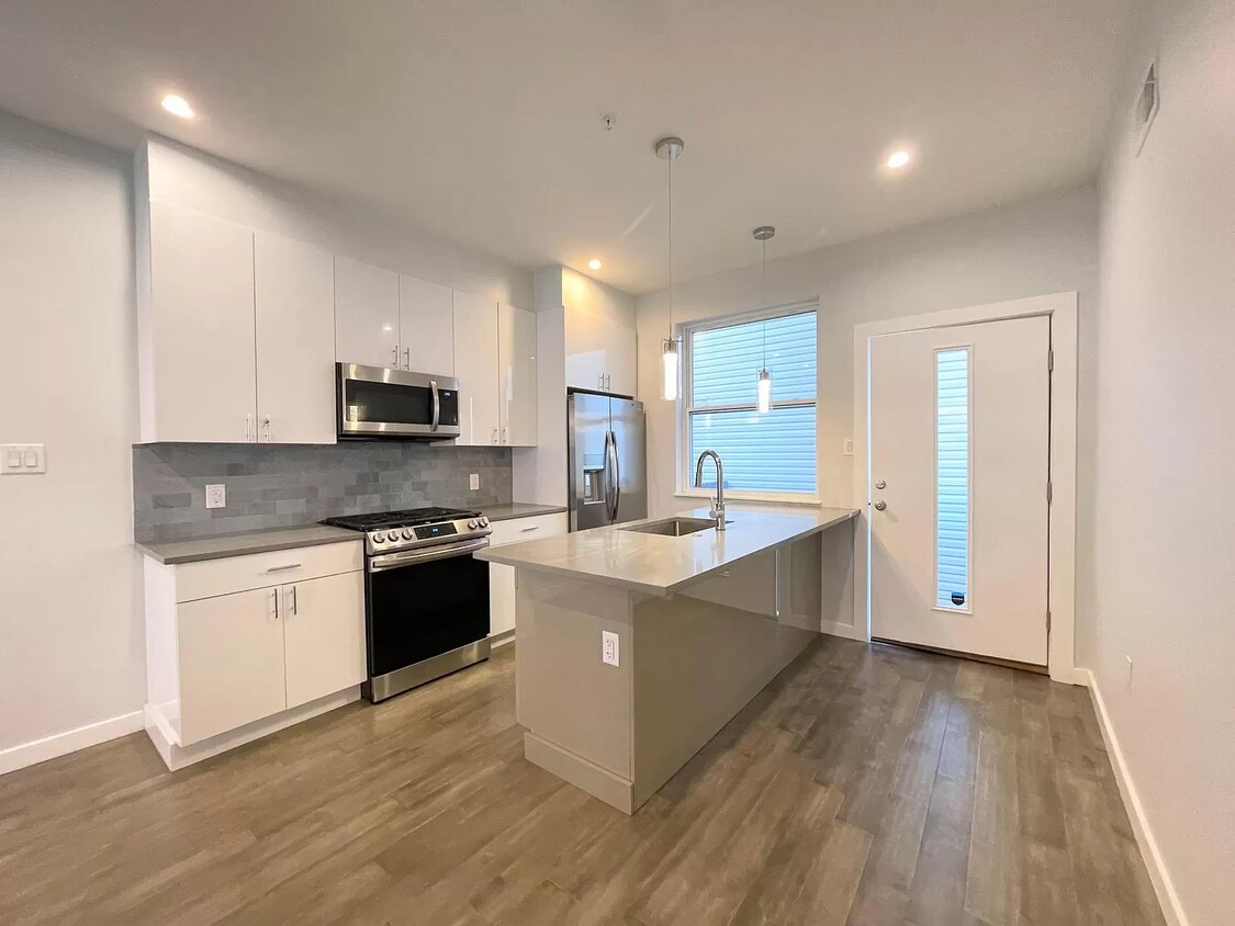 716 W Master St, Philadelphia, PA 19122 - Townhome Rentals in ...
