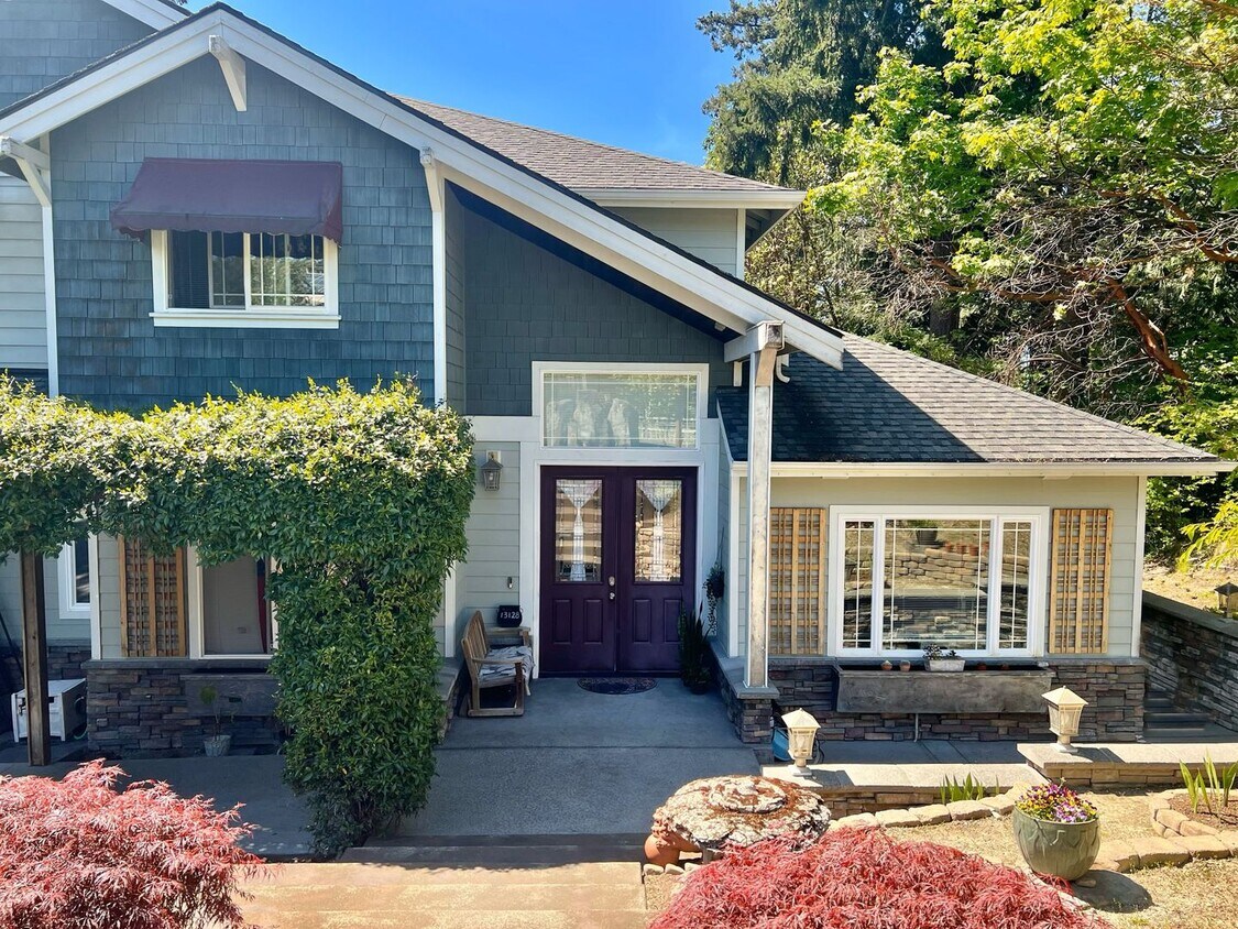 13128 SE Newport Way, Bellevue, WA 98006 - House Rental in Bellevue, WA ...