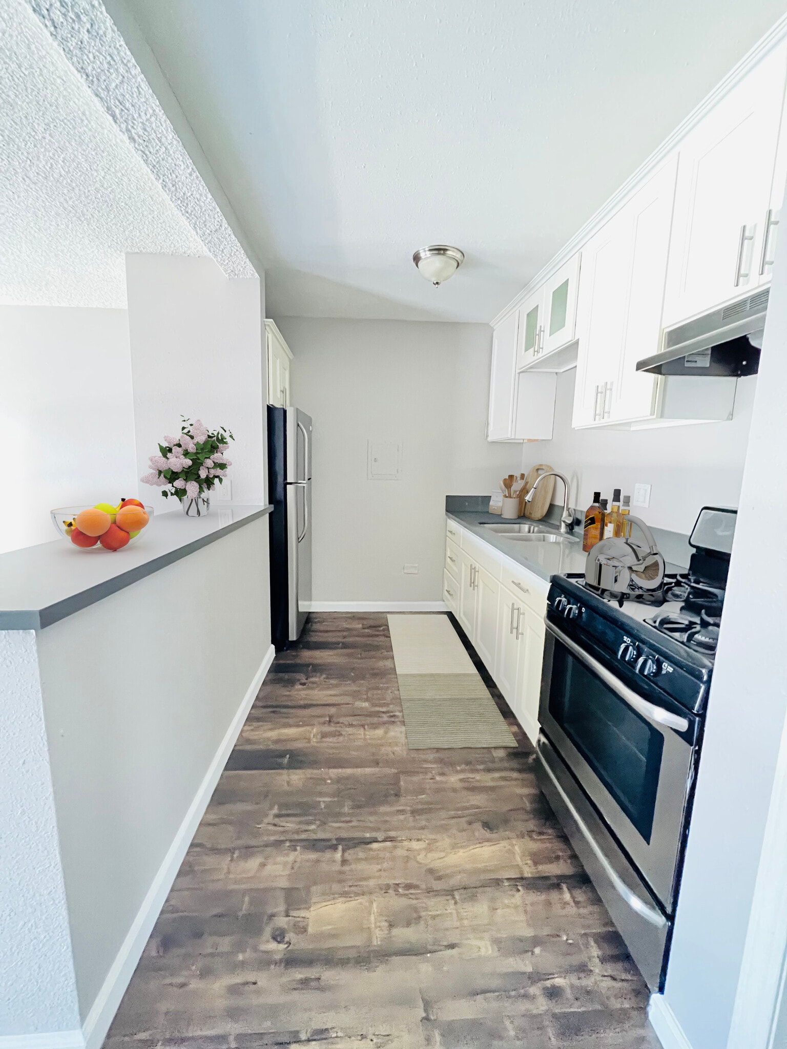 Jordan Court Apartments - 6555 La Mirada Ave Los Angeles, CA 90038 ...