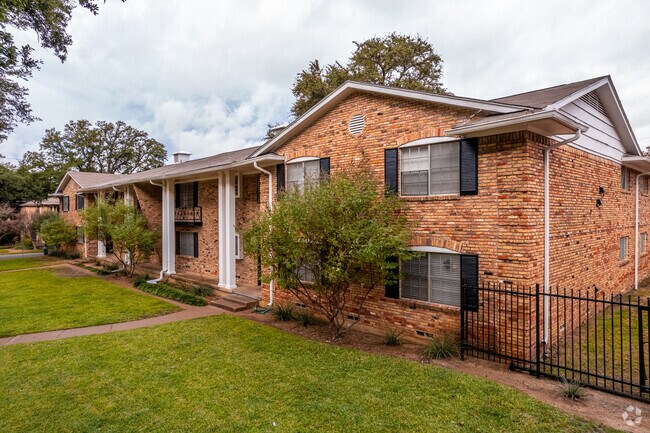 Carriage House - 6255 Oram St Dallas, TX - Apartments for Rent in ...