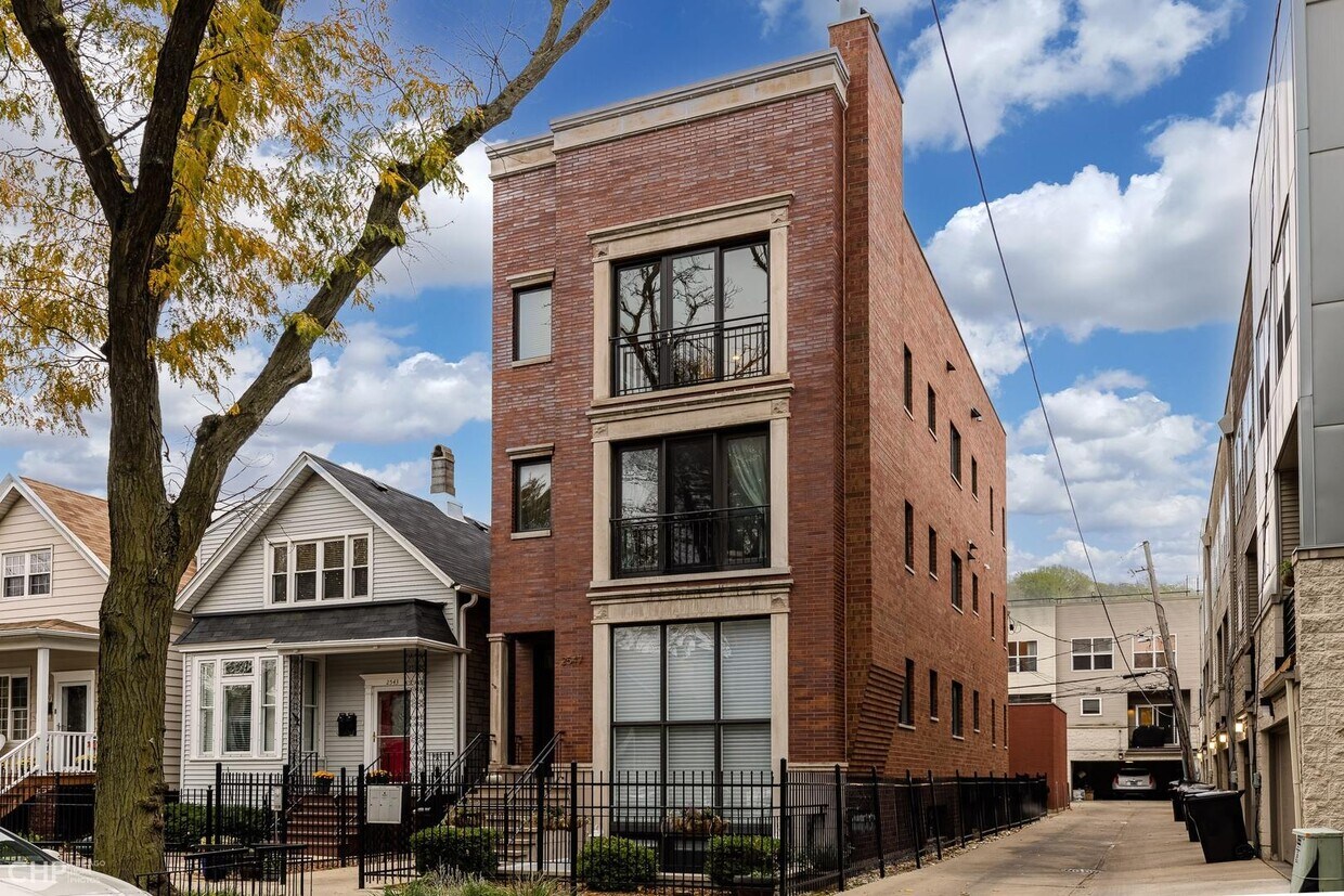 2547 W Moffat St Unit 3, Chicago, IL 60647 - Condo for Rent in Chicago ...