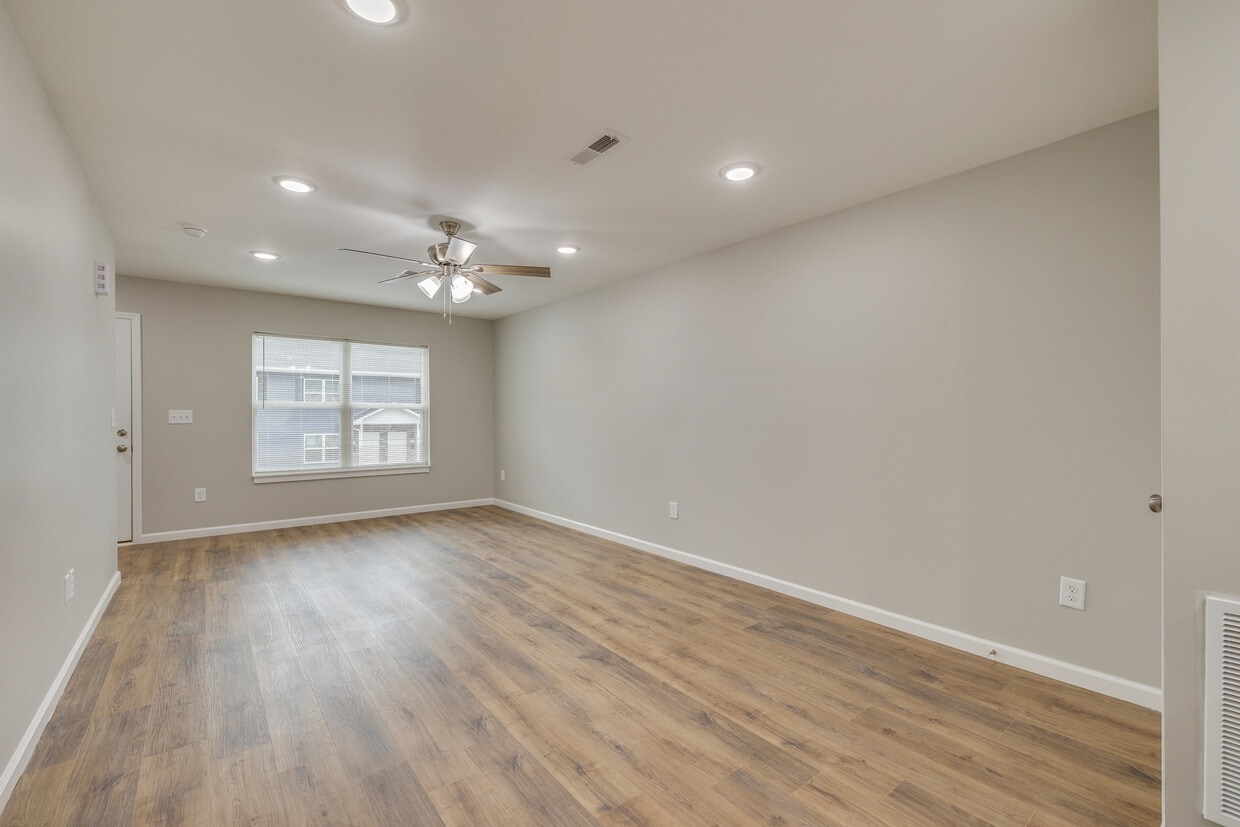 Bristol View Townhomes - 1088-1156 Bristol View Dr Bristol, VA 24201 ...