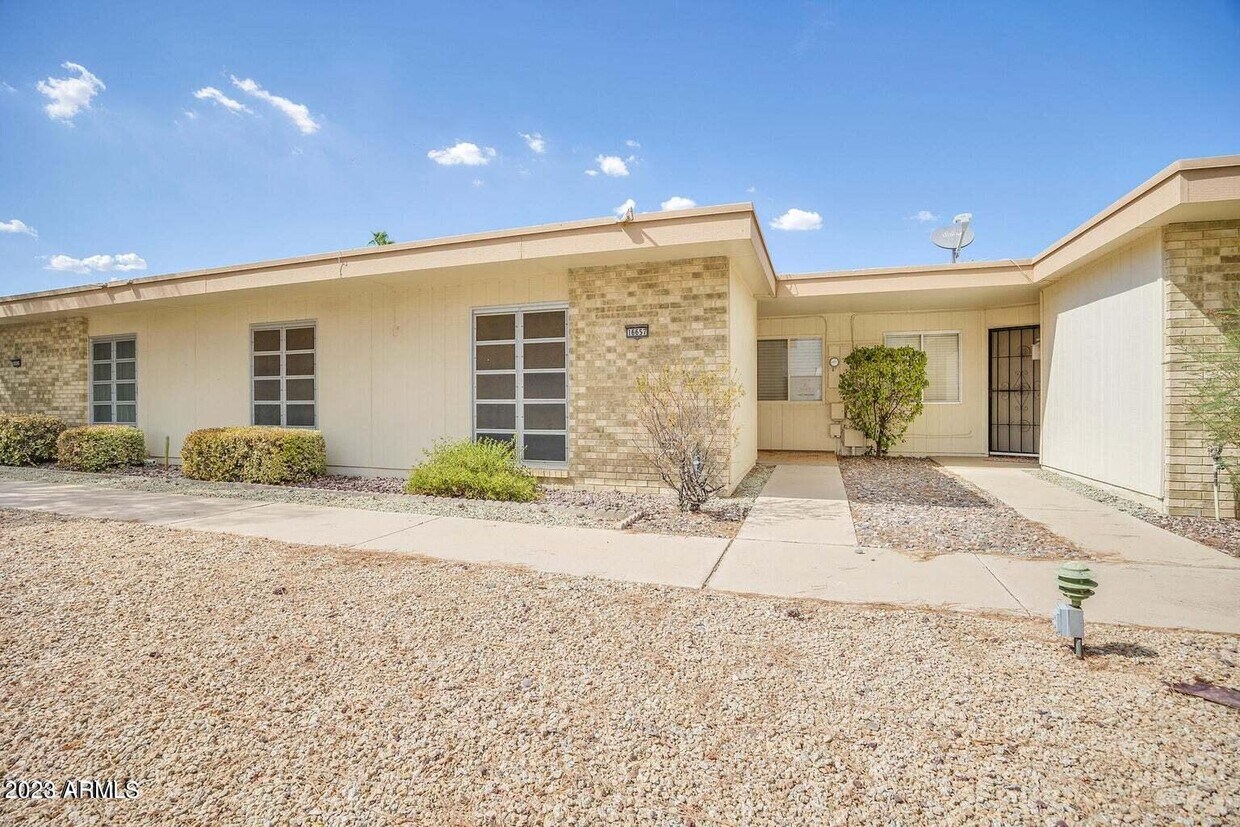 16657 N 103rd Ave, Sun City, AZ 85351 - Room for Rent in Sun City, AZ ...