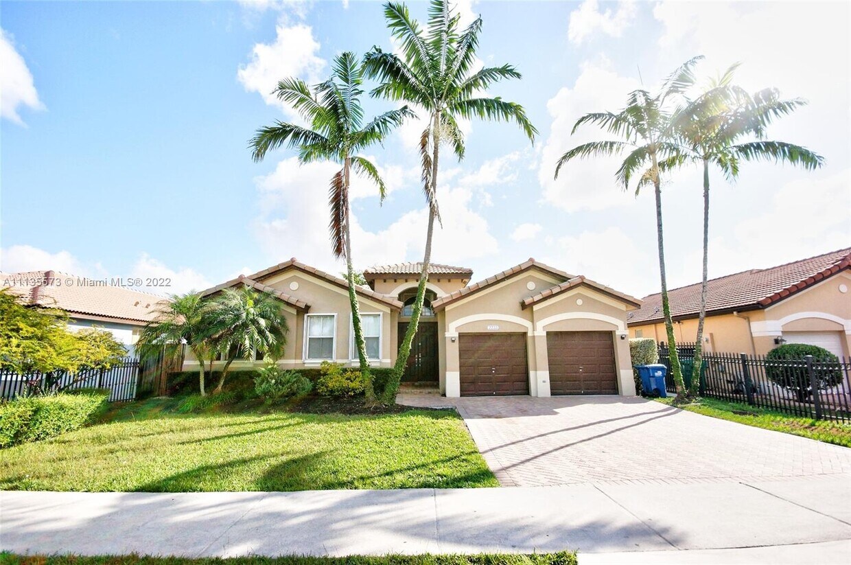 2233 SW 148th Ct Miami, FL 33185 - Alquileres en Miami, FL | Apartamentos.com