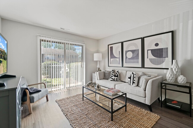 Country Meadows Apartments for Rent with Gym/Fitness Center - Glen ...