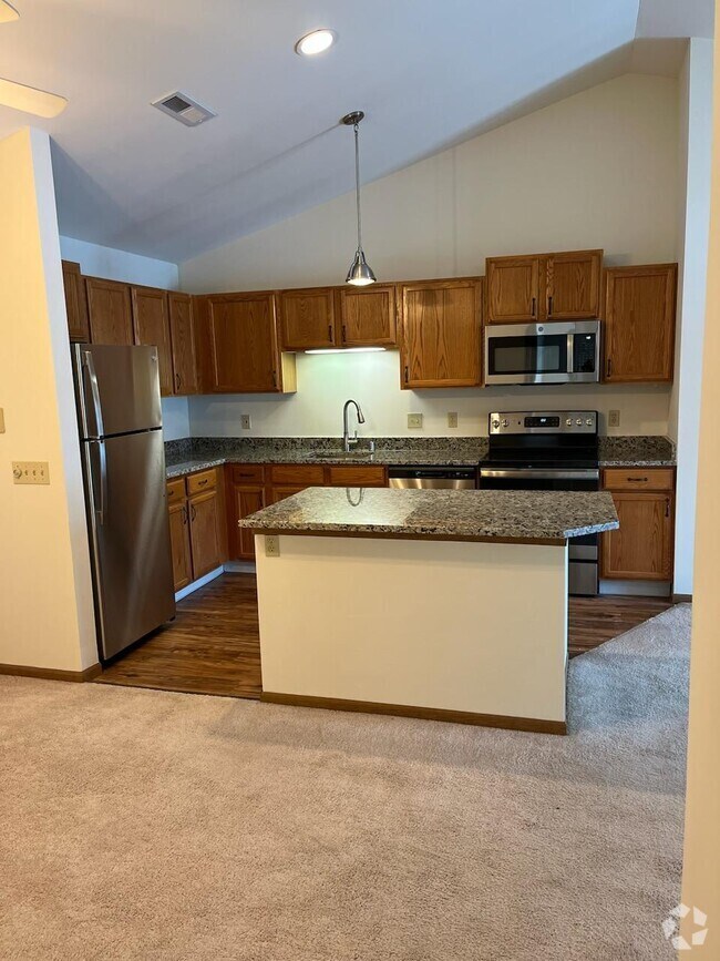 Badger Prairie Apartments for Rent with High Ceilings - Verona, WI ...