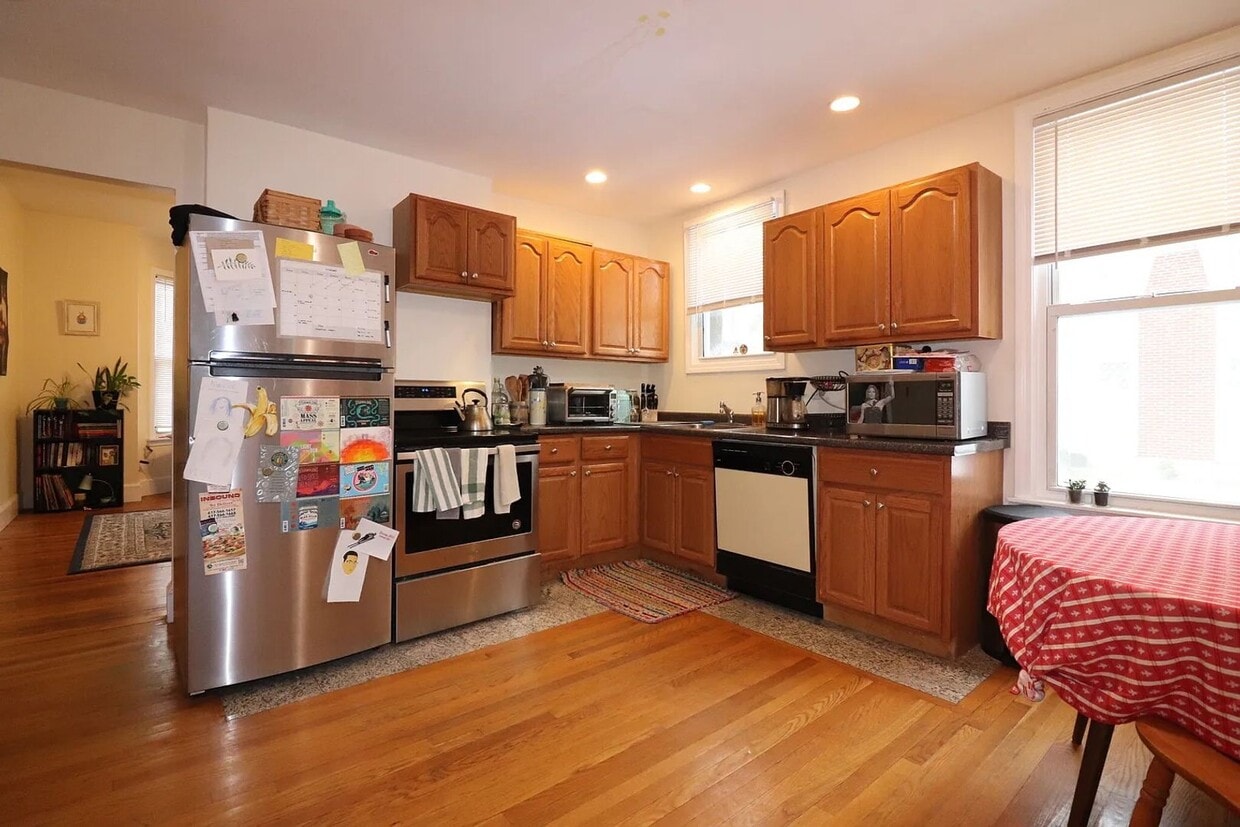 214 Freeman St, Brookline, MA 02446 - Condo for Rent in Brookline, MA ...