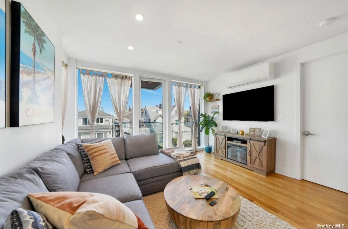 163-54 96th St Unit 3B, Rockaway Beach, NY 11693 - Condo for Rent in ...