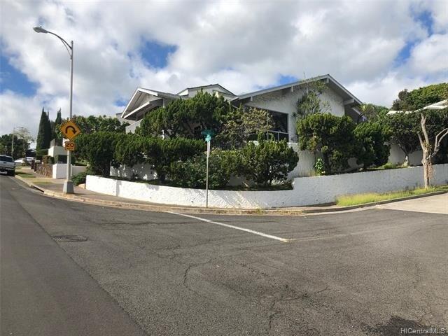 1603 Laukahi St, Honolulu, HI 96821 - House Rental in Honolulu, HI ...