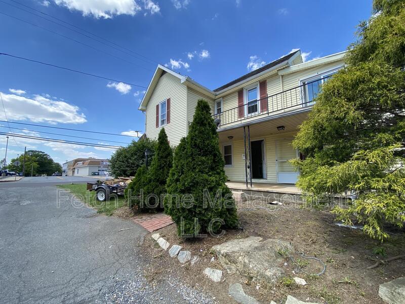 362 W Main St New Holland Pa 17557 House For Rent In New Holland