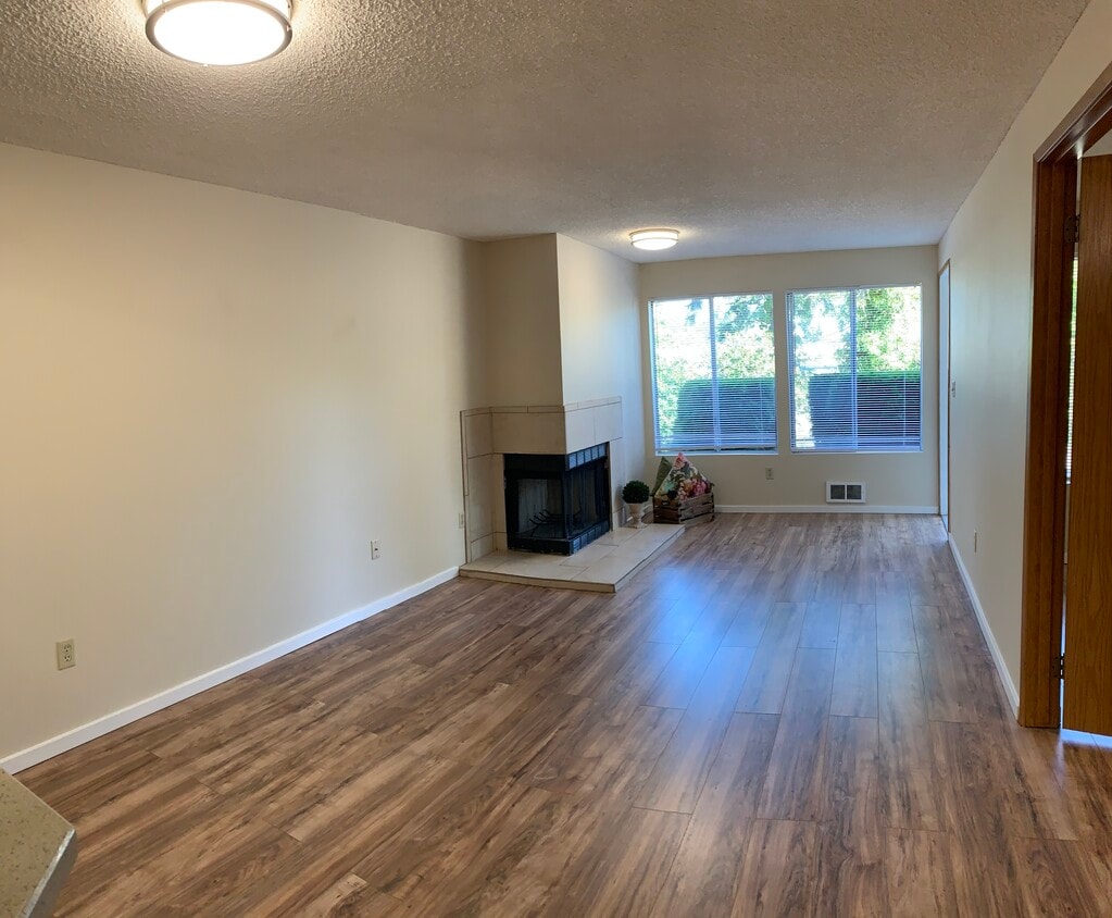 8308 128th Ave Ne Unit 2nd floor, Kirkland, WA 98033 - Condo for Rent ...
