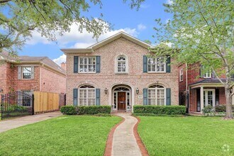 Southside Place Apartments for Rent with a Yard - Houston, TX - Updated ...