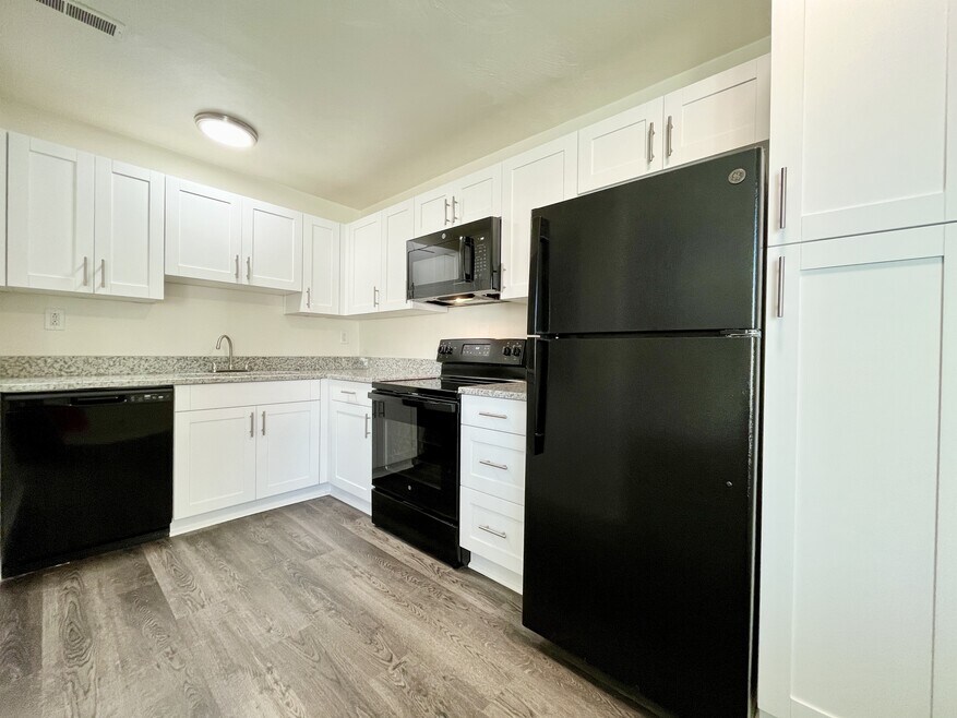 Apartments for Rent with Hardwood Floors in North Meadow Brook, Norfolk ...