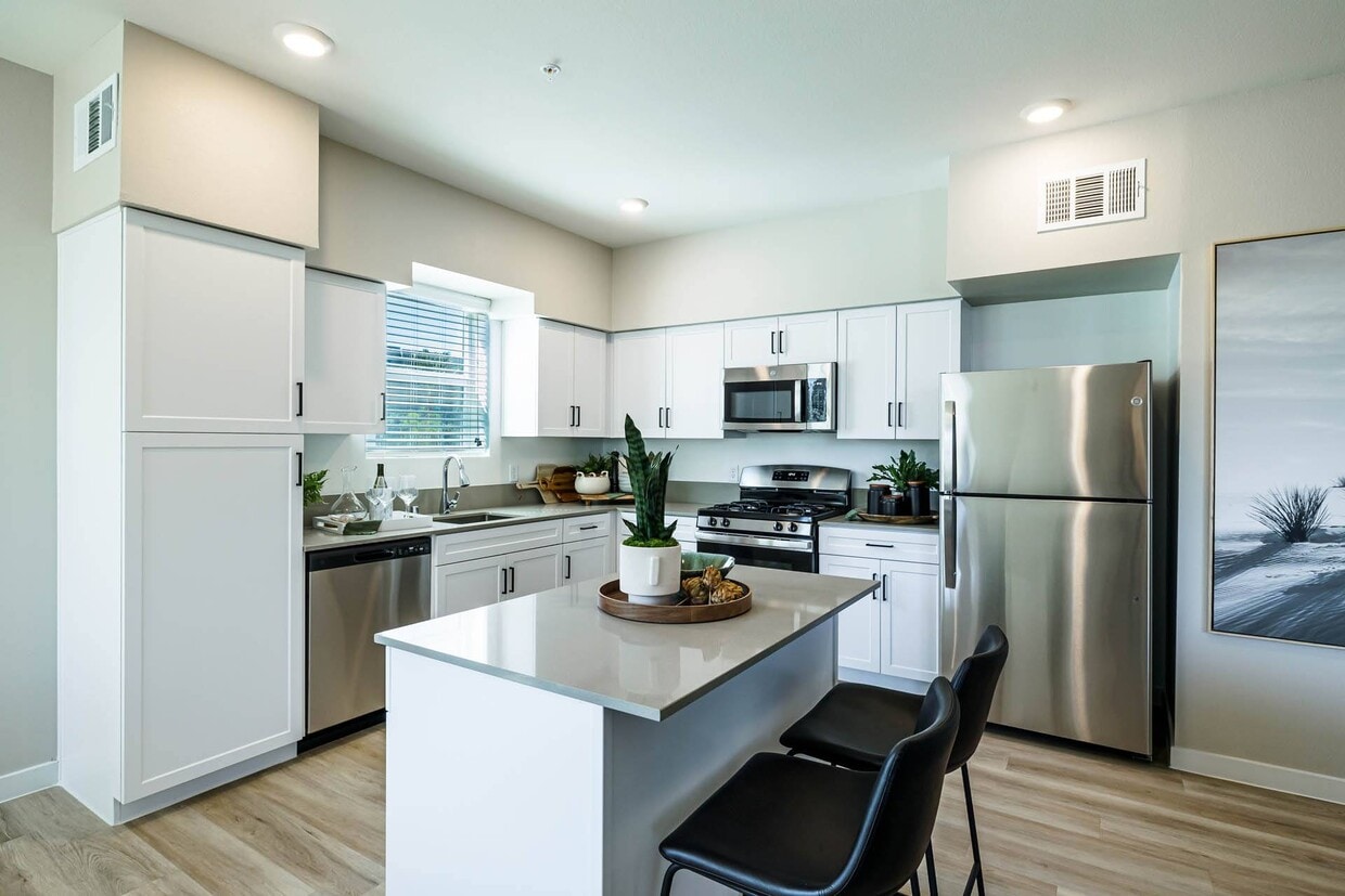 BASE APARTMENT HOMES - 8600 N Grand Canyon Dr Las Vegas, NV 89166 ...