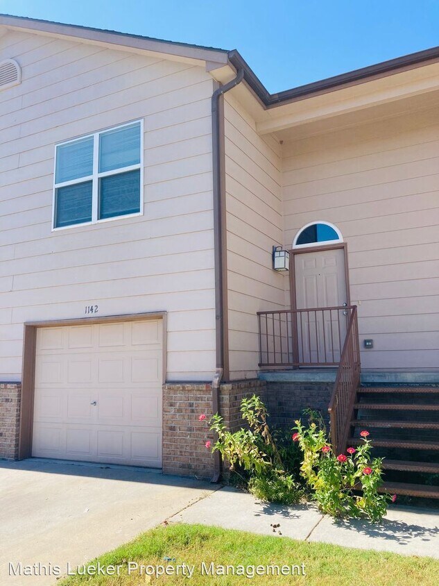 1142 Country Club Ln, Junction City, KS 66441 - House Rental in ...