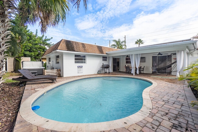 Jenada Isle Apartments for Rent with High Ceilings - Wilton Manors, FL - Updated Today ...