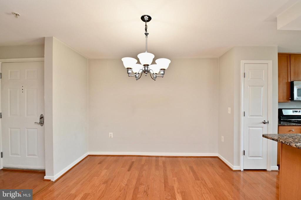 4071 S Four Mile Run Dr Unit 303, Arlington, VA 22204 - Room for Rent ...