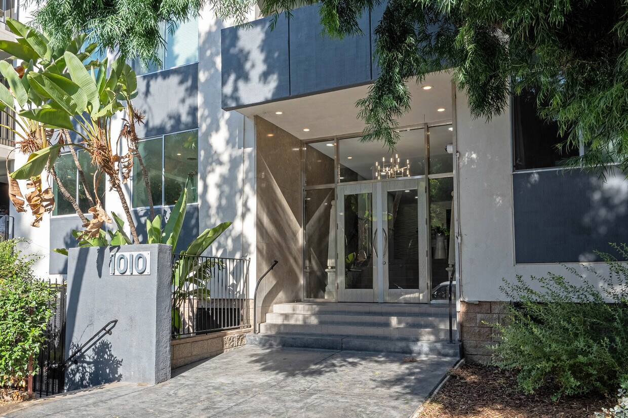 1010 N Kings Rd Unit 202, West Hollywood, CA 90069 - Condo for Rent in ...