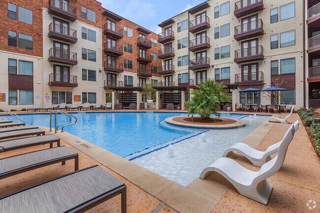 Lake Shore Colony Apartments for Rent with High Ceilings - Austin, TX ...