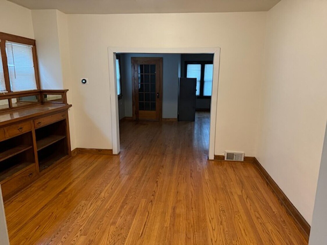 224-226-226 W Howard Ave Unit 224 Lower - Right door, Milwaukee, WI ...