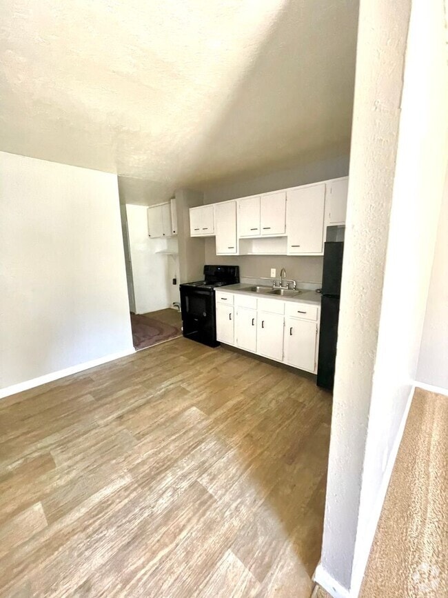 Maywood Manor Apartments under $900 - Indianapolis, IN - Updated Today ...