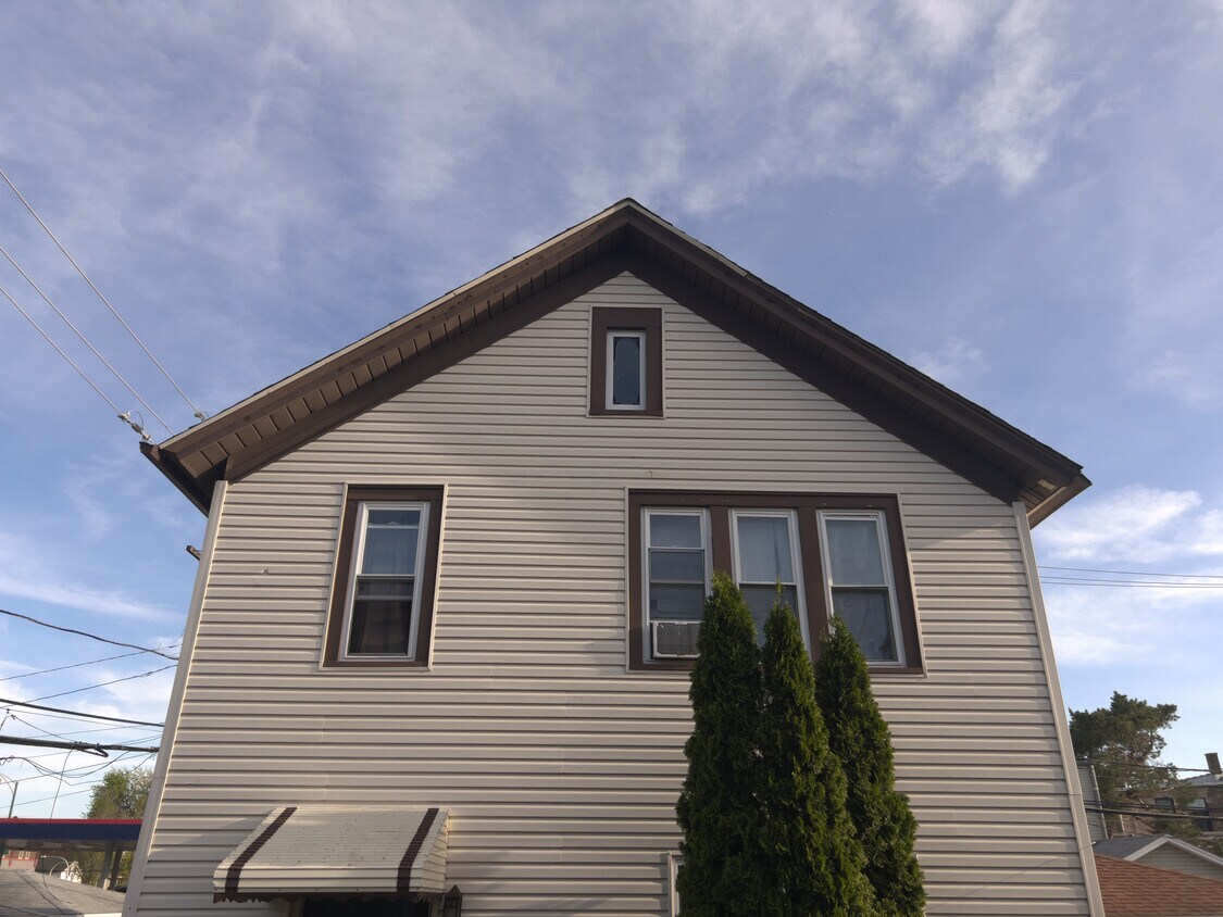 1815 W 34th Pl, Chicago, IL 60608 - House Rental in Chicago, IL | Apartments.com