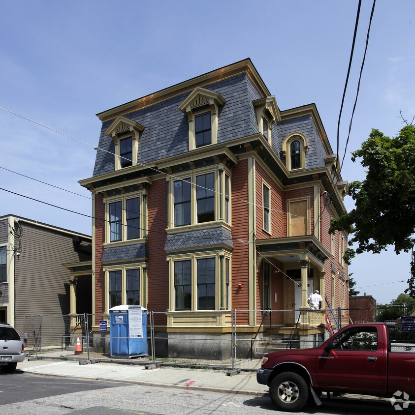 53 Parkis Ave, Providence, RI 02907 - 53 Parkis Ave Providence, RI ...