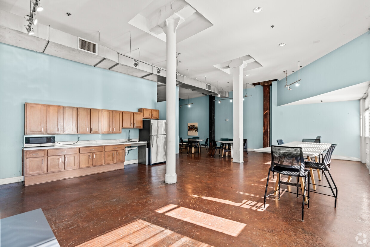 United Jewelers and Lee Hardware Apartments - 719 Edwards St Shreveport ...