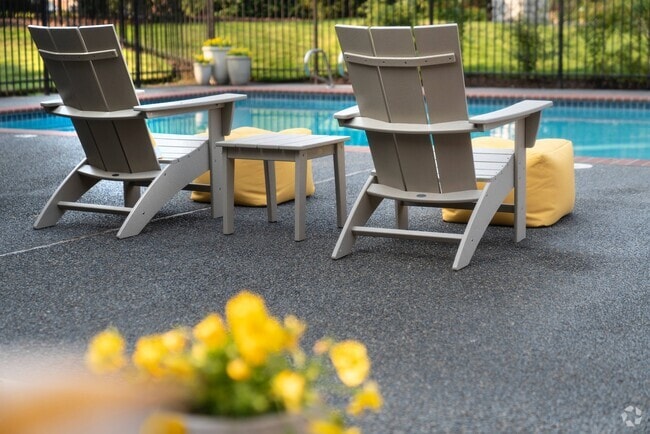 Creek Ridge Apartments for Rent with a Swimming Pool - Tacoma, WA - 6 ...