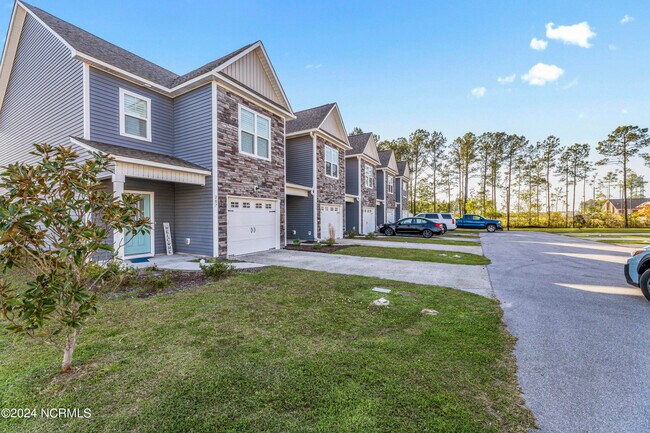 209 N Stingray Ln, Sneads Ferry, NC 28460 - Townhome Rentals in Sneads ...