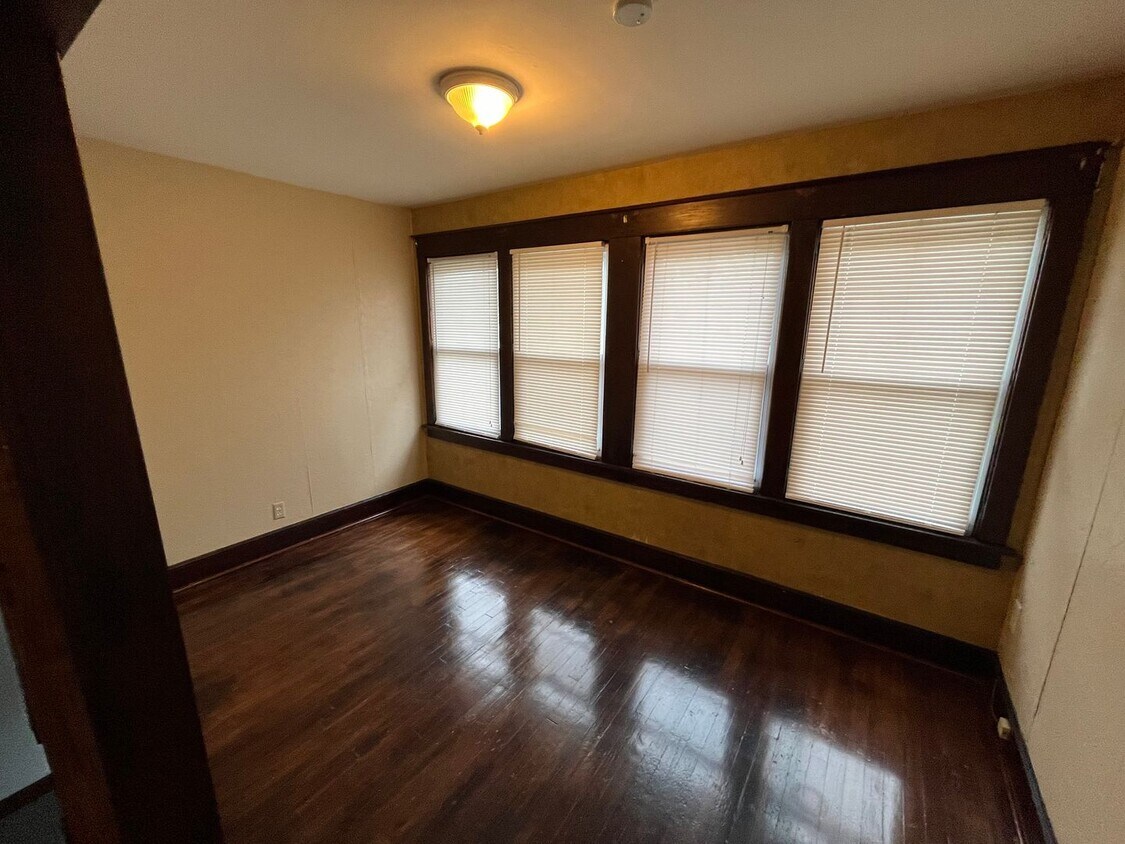 464 Main St Unit Second floor, Johnson City, NY 13790 - Room for Rent ...