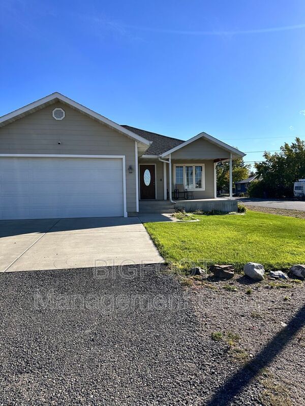 501 E Riggs St East Helena, MT 59635 - Alquileres en East Helena, MT ...